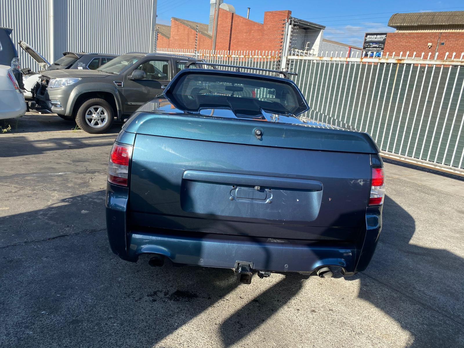 Side Step/Skirt Commodore Holden 2009