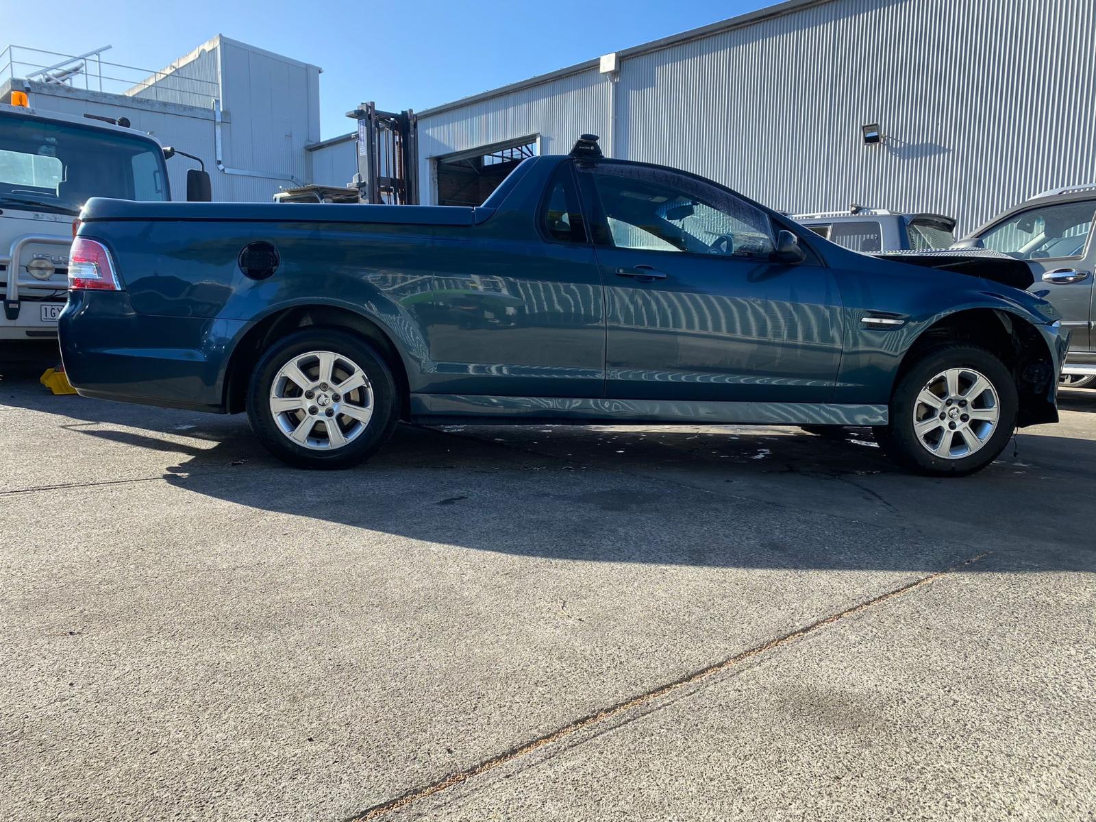 Side Step/Skirt Commodore Holden 2009