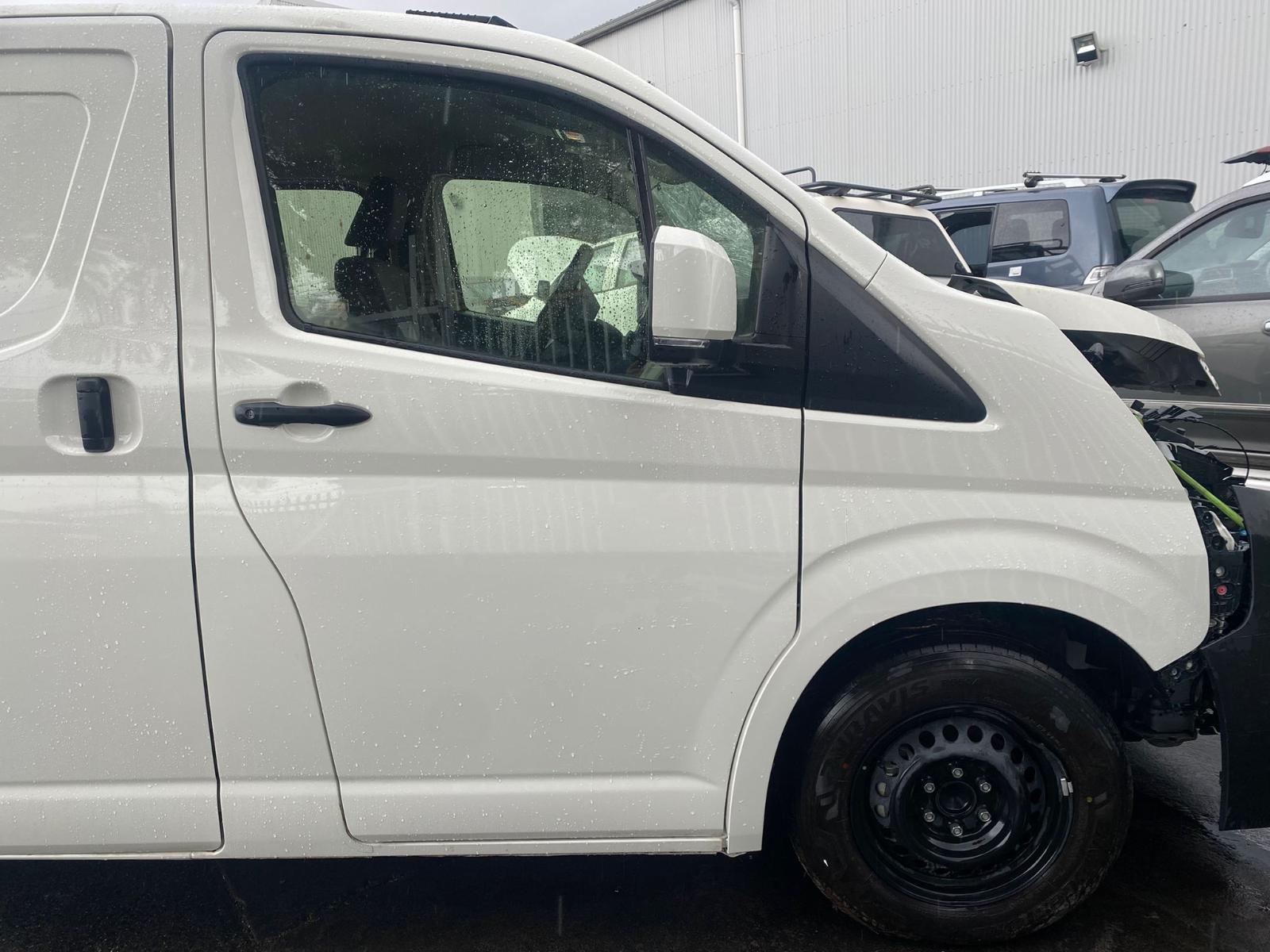 Side Step/Skirt Hiace Toyota 2020